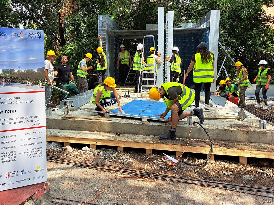 Safe Stop – prototype of a protected bus stop | Studio 1:1 | Technion